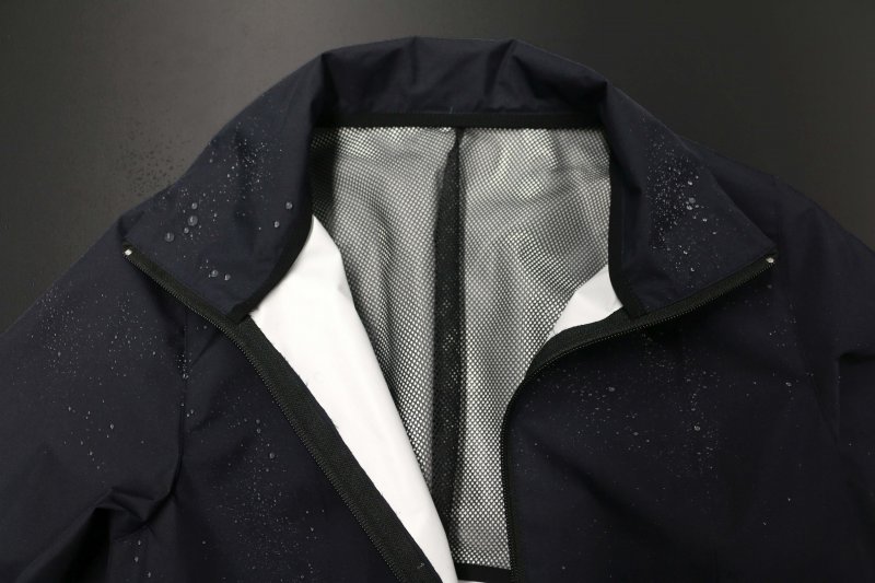 Outdoor- und Arbeitskleidung ohne fluorierte Schadstoffe (PFC-frei ...